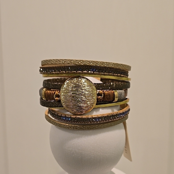 SAACHI | Jewelry | Elegant Gold And Black Bracelet | Poshmark